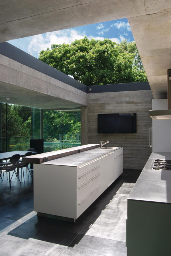 The Glass house: sliding roof for an open kitchen - Glazing Vision Europe